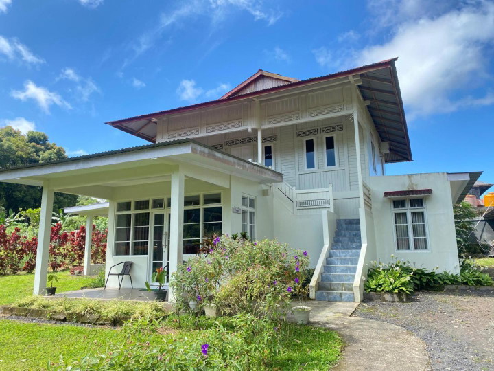 A Beautiful And Spacious Rumah Manado 2 Bedrooms With Bathrooms Villa Marion Tomohon - Tomohon
