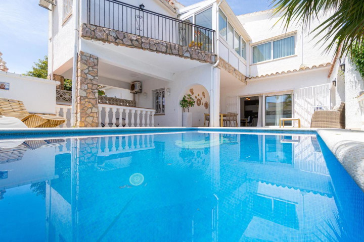 Beautiful Villa With Swimming Pool - Figueres