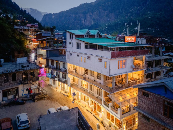 Drifters Cafe, Bar & Inn By The Hidden Tribe - Manali