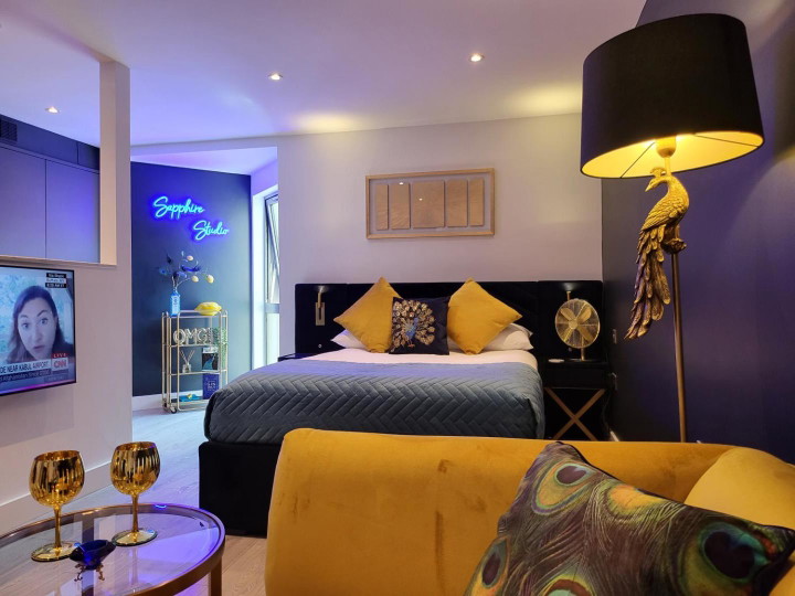 Central Boutique Studio ( With Parking ) - 