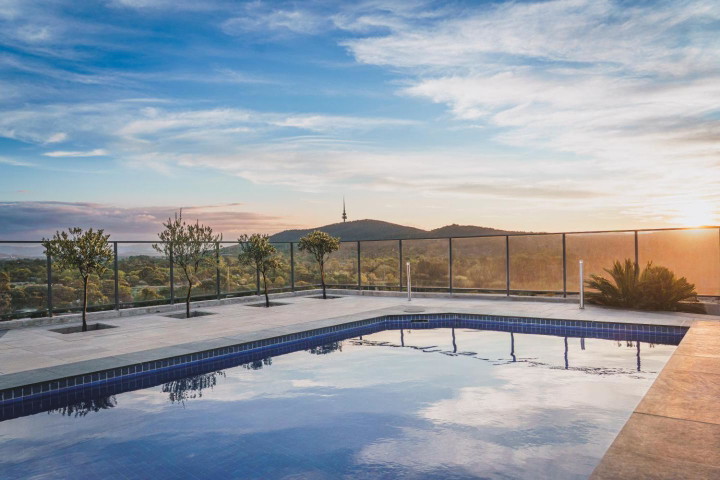 Bright And Cosy Apartment With Luxe Rooftop Pool - Belconnen
