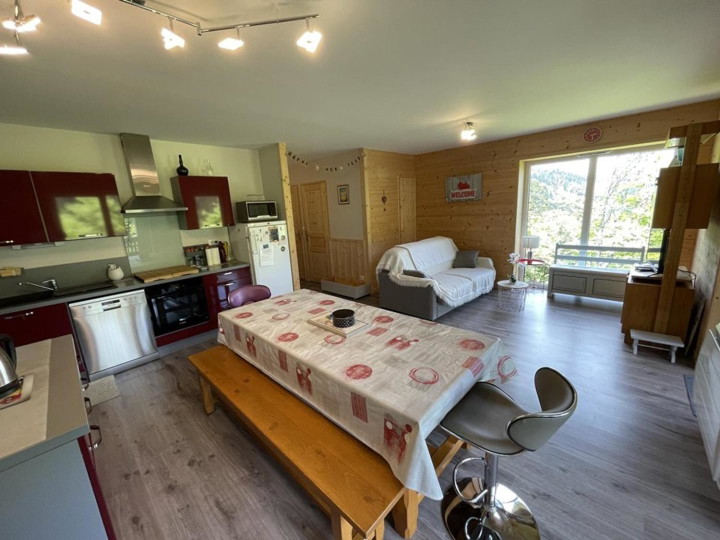 **Appartement T3 Avec Terrasse, Parking Et Proche Pistes** - Vic-sur-Cère