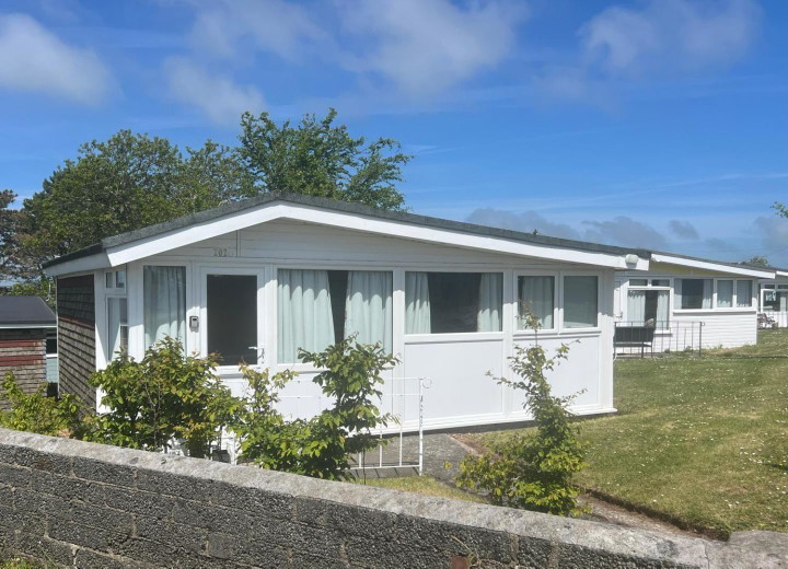 Bright Coastal Chalet Near Dartmouth | Sleeps 4 - Dittisham