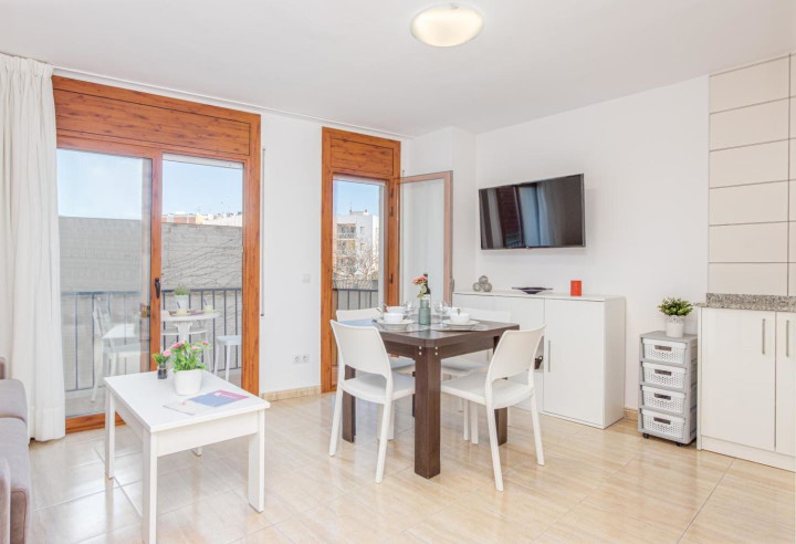 Apart-rent Apartamento Av Rhode 1º 2009 Cerca De La Playa Con Parking Y Wifi - Cadaqués