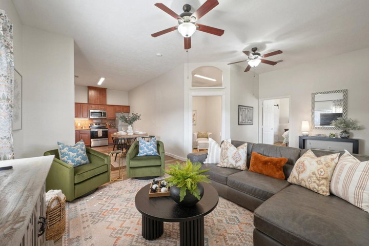 Studio Stylish 2br And Fenced Yard - Bryan, TX