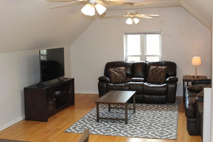 Lincoln Park Living - 3 Queen Beds - Sleeps 6 - Oak Park, IL