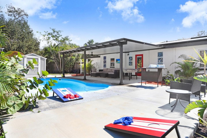 Tropical Pool Oasis Minutes From Tampa Bay Beaches - St. Petersburg, FL