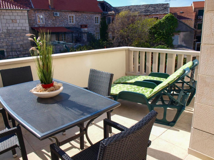 Sweet Smile Garden Terrace Apartment - 30 M To Sea & Center - Dugi Rat