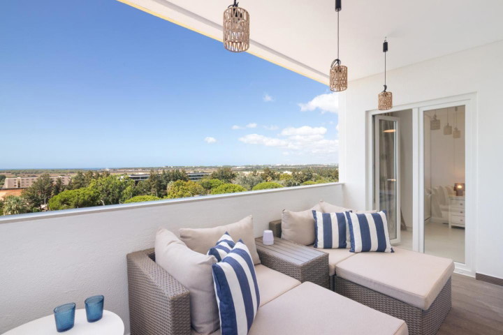 Vintage Attic Ocean & Sunset Views - Quarteira