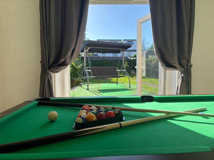 Hot Tub Garden & Outdoor Lounge Sanctuary - Cardiff