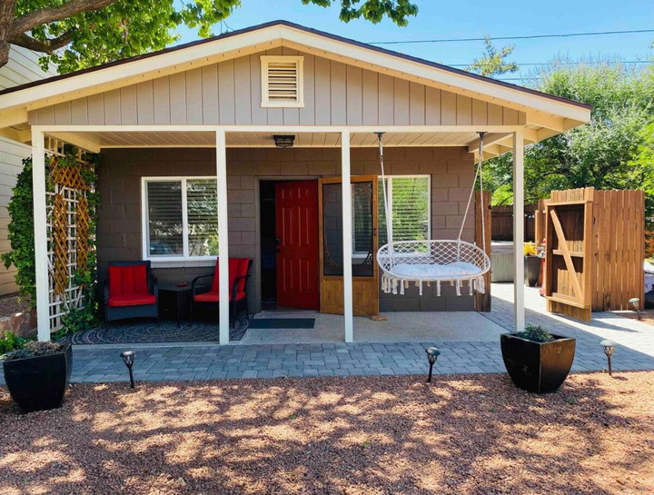 Romantic Cottage! King Bed! Private Hottub! Uptown! - Sedona, AZ