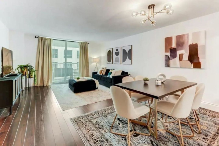 Elegant 1br Apt W Balcony And Stunning Bay View - South Miami, FL