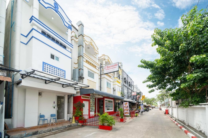 Winks Beach Patong Phuket - Karon Beach