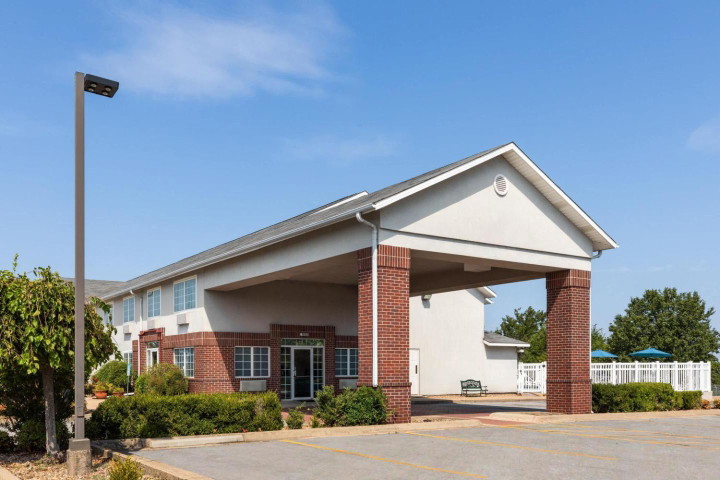 Days Inn By Wyndham Mountain Home - Mountain Home, AR