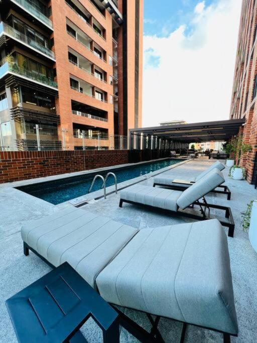 Napoles 2br Zona 10 Luxury Suite - Ac, Pool, Gym & View - Guatemala