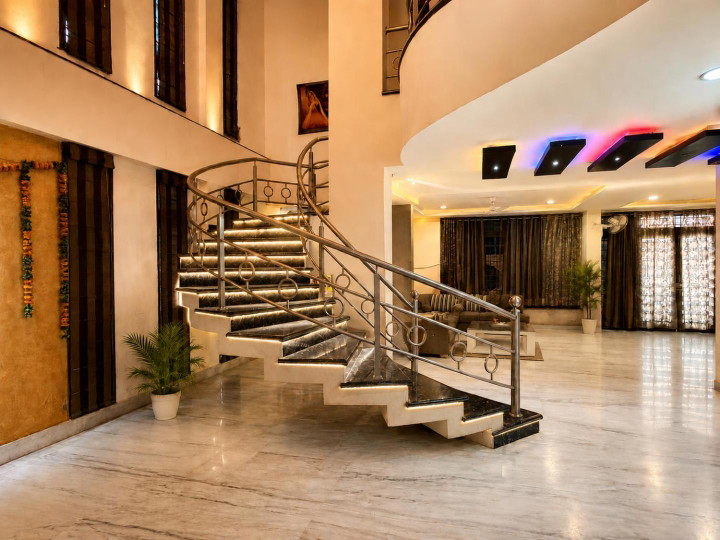 Urbana Luxury Ac Duplex Bungalow With Pergola Terrace - Nagpur