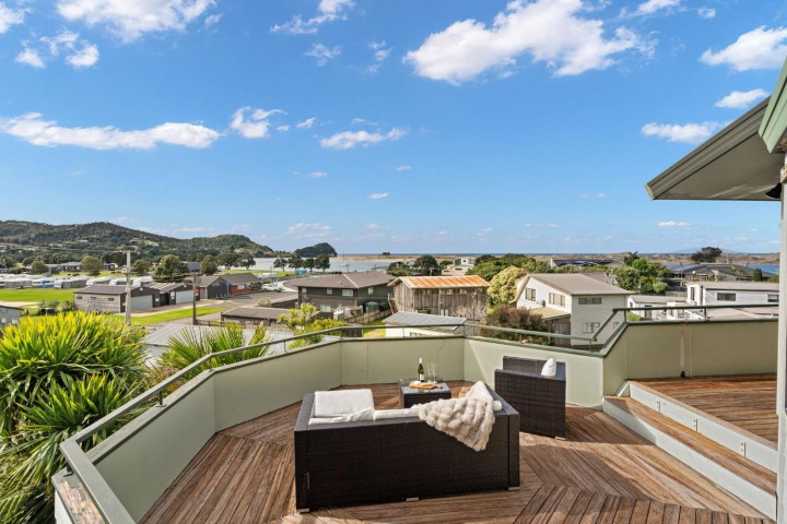 Pet-friendly Water Views Just 100m To The Estuary - Mangawhai