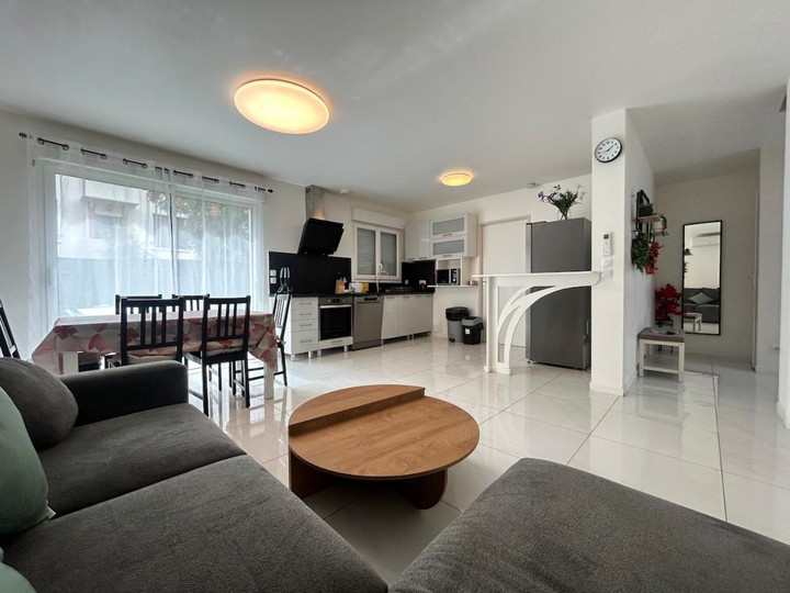 Maison 8 Pers - 4 Chambres - Jardin - Parking Privé & Gratuit - Paris Direct - Gare à 5min - Chelles