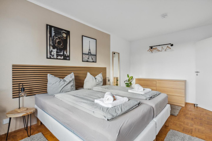 Larooms Merseburg - Apartment Np61 - 2 Zimmer - 4 Betten - Waschmaschine - Parkplatz - Balkon - Merseburg