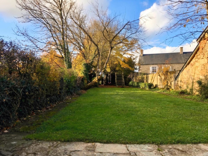 Maison Familiale Spacieuse Près De Carrouges Avec Jardin - Orne