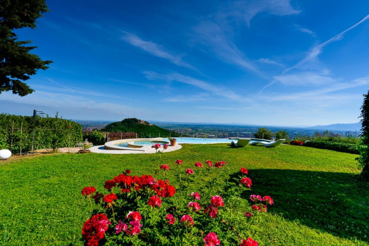 Casa Loretta, Your Luxurious Getaway With Stunning Views - Montecatini Terme