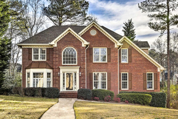 Deck + Yard: Family-friendly Lawrenceville Home! - Suwanee, GA