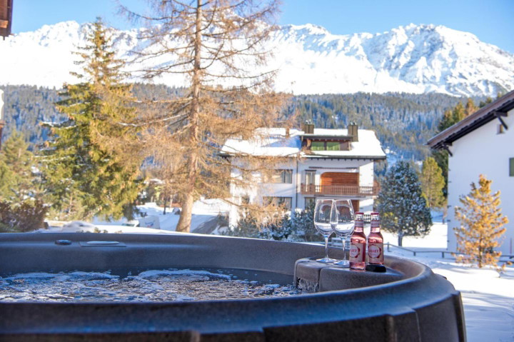 Alpine Retreat With Private Hot Tub - Valbella