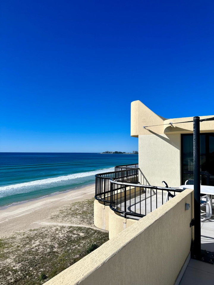 Two Bedroom Ocean View Penthouse At Pelican Sands - Coolangatta