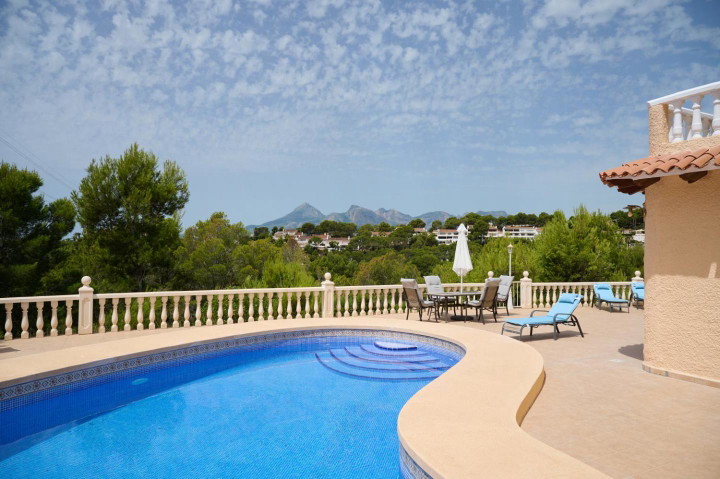 Villa With Pool And Hot Tub On Golf Course - Altea