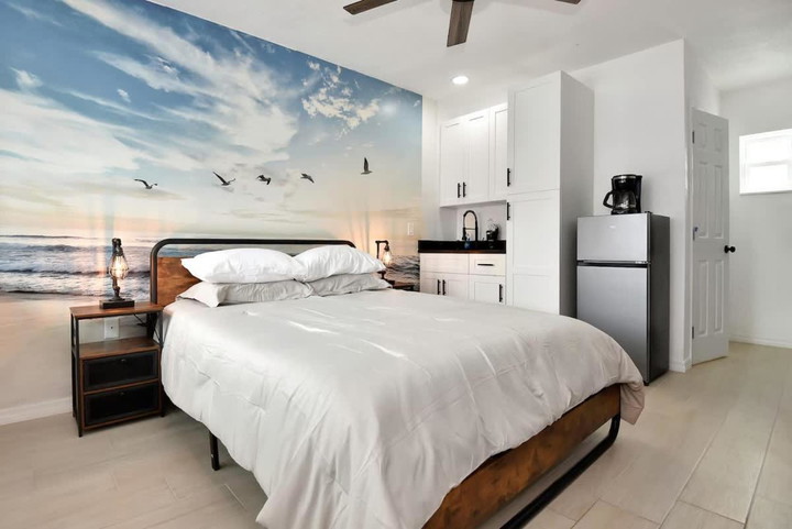 Modern Queen Suite #2 - Steps To Daytona Beach - Florida