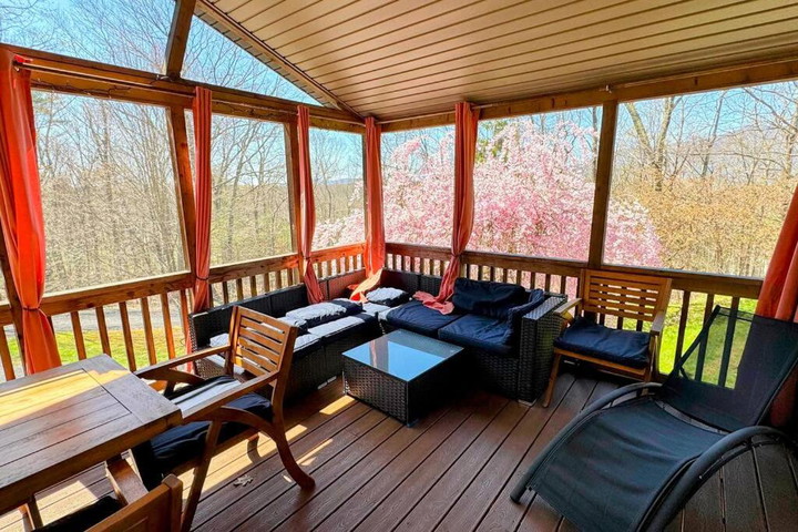 Woodland Whimsy A Private Escape, Hot Tub, Pool, Sunroom - Woodstock, NY