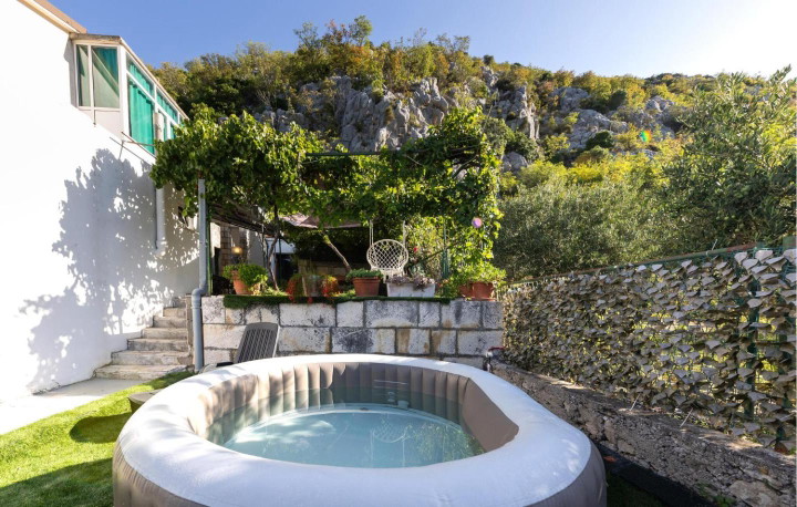4 Bedroom Awesome Home In Gornja Brela - Brela