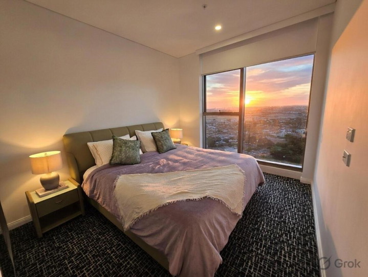 Sky-high City Views - Pools, Gym, Spa & King Bed - Sydney