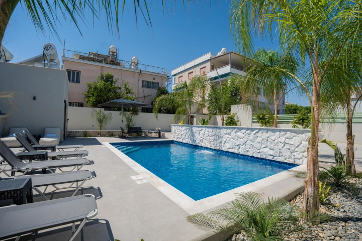 Raise Cityscape Limassol Suites - Limassol