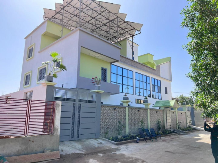 Villa Meublée Autonomie Partielle En Energie Solaire Et En Eau - Bamako