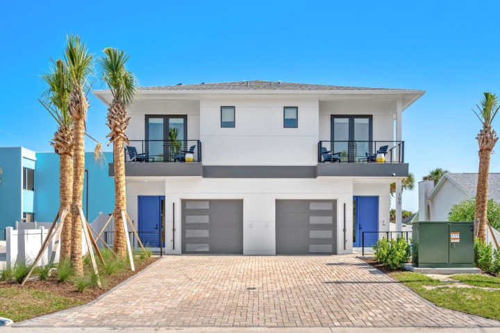Wave Haven - 4 Luxury Units - 10br 12ba Total - Sleeps 6 Or 8 Per Unit - Hot Tub - Across From Beach - Rocket And Beach Views - Cocoa Beach, FL
