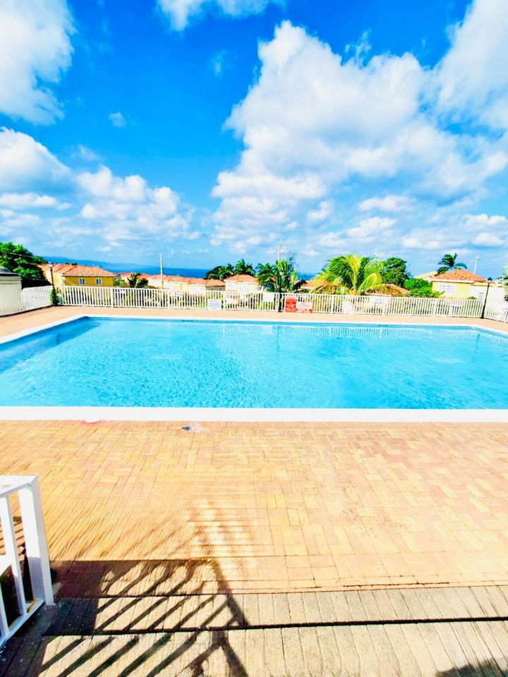 Country Club House Retreat - 2 Bedroom House With Pool Near Montego Bay Airport And Beach Strip - Jamaica