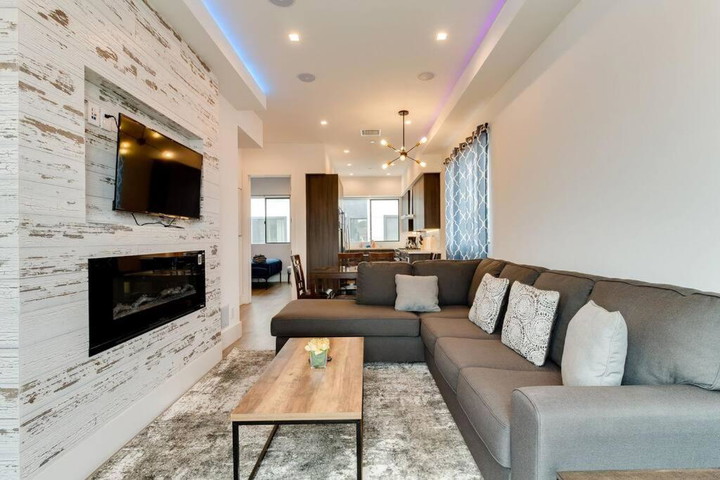 3 Luxury Modern Homes 12 Bedrooms & Rooftop Decks - 