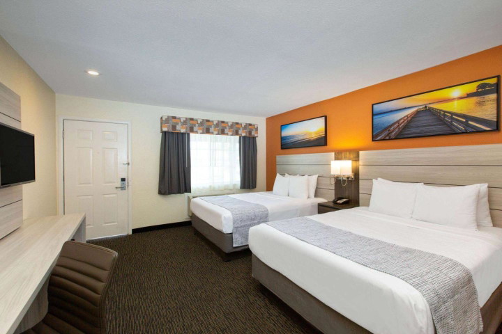 Days Inn By Wyndham Monterey-fisherman's Wharf Aquarium - Pacific Grove, CA