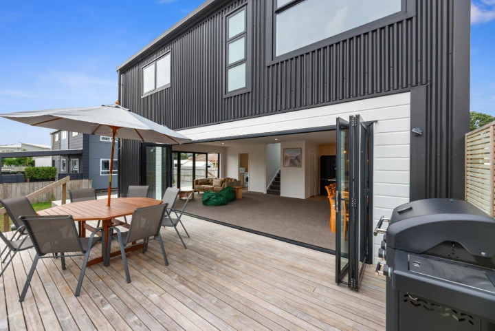 Edinburgh Escape - Waihi Beach Holiday Home - Waihi