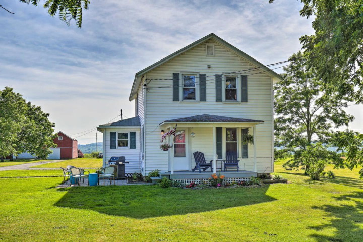 Finger Lakes Farm Retreat: Walk To Wineries! - Cayuga Lake, NY