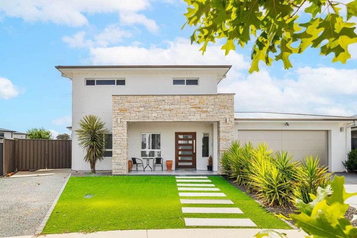 Charming 5-bedroom House - Canberra