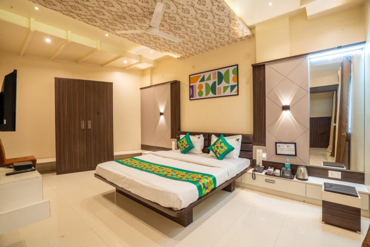 Treebo Pushpak - Satara