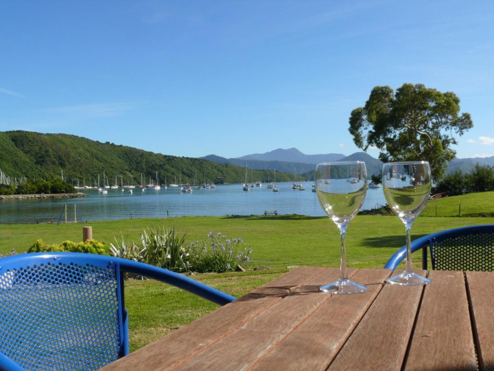 Bay Vista Waterfront Motel - Picton