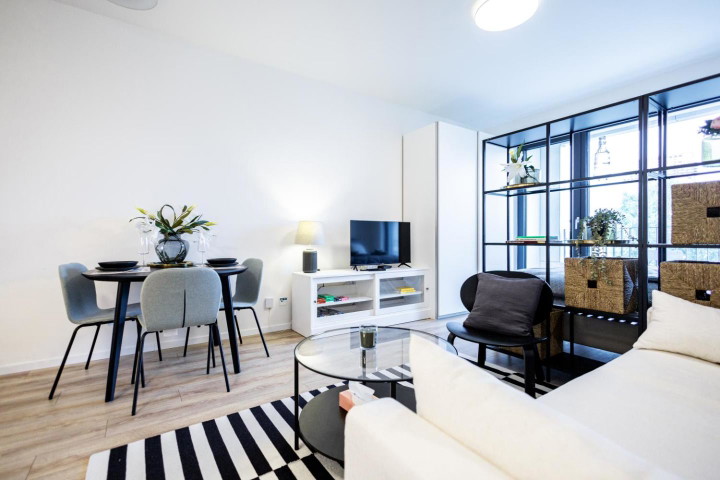 Bright & Spacious Apartment - Garage & Balcony - Bratislava