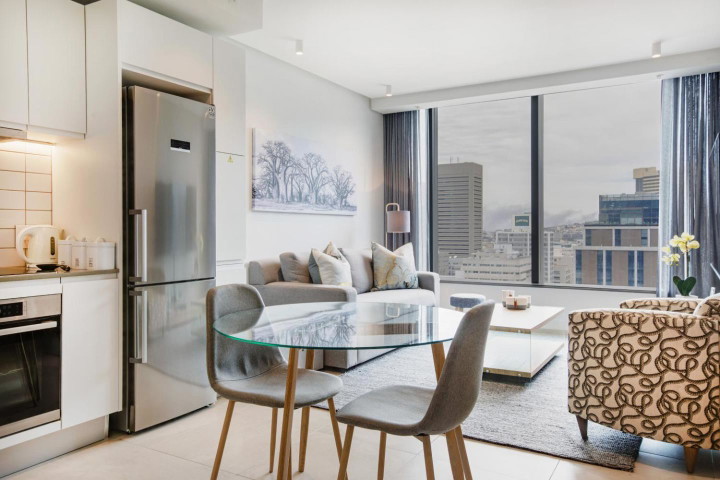 Always-power De Waterkant Mountain View Apartment - Camps Bay