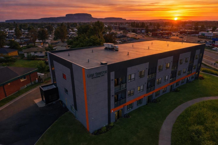 Lux Suites Extended Stay - Thunder Bay