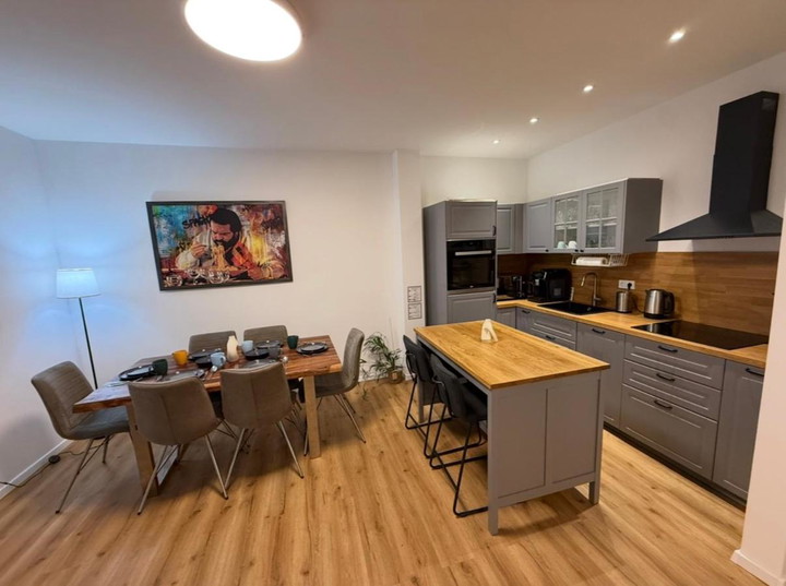 Neu - Apartment For 6 In Hagen- Direct Parking! A45 - A1 - A46 Richtung Dortmund Netflix - Wifi, Fully-automatic-coffemashine, Kitchen, Netflix, Disney - Hagen