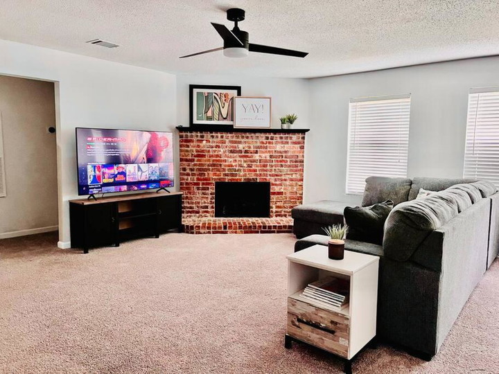 Cozy 3 Bedroom House With Beautiful Fireplace - McKinney, TX