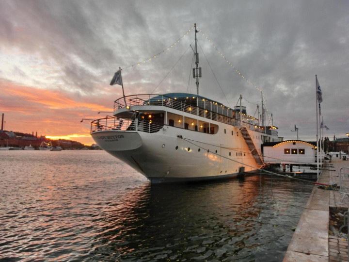 Mälardrottningen Yacht Hotel - Solna